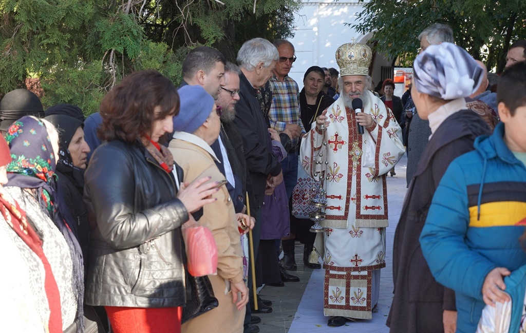 Sfinţirea bisericii „Adormirea Maicii Domnului”, din Silistraru, prilej ...