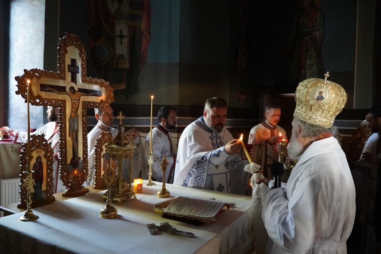 Sfinţirea bisericii „Adormirea Maicii Domnului”, din Silistraru, prilej ...