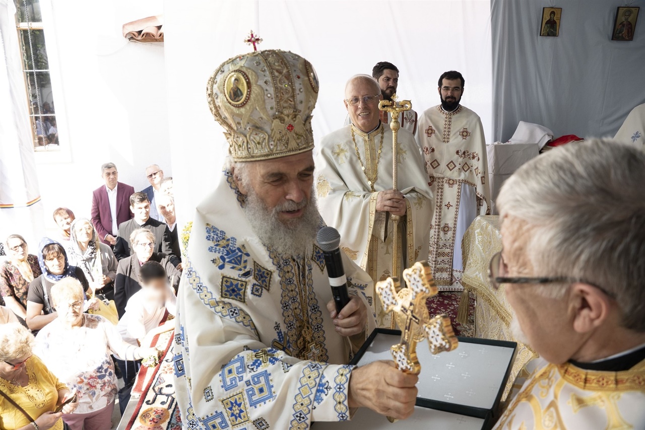 Zi de mare sărbătoare duhovnicească | Sfinţirea bisericii “Sfânta Cruce ...